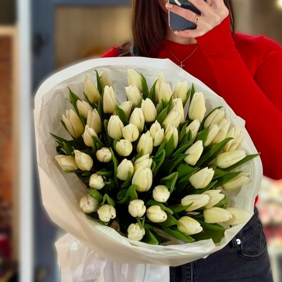 Букет из 51 белого тюльпана, шикарный букет, идеальный подарок