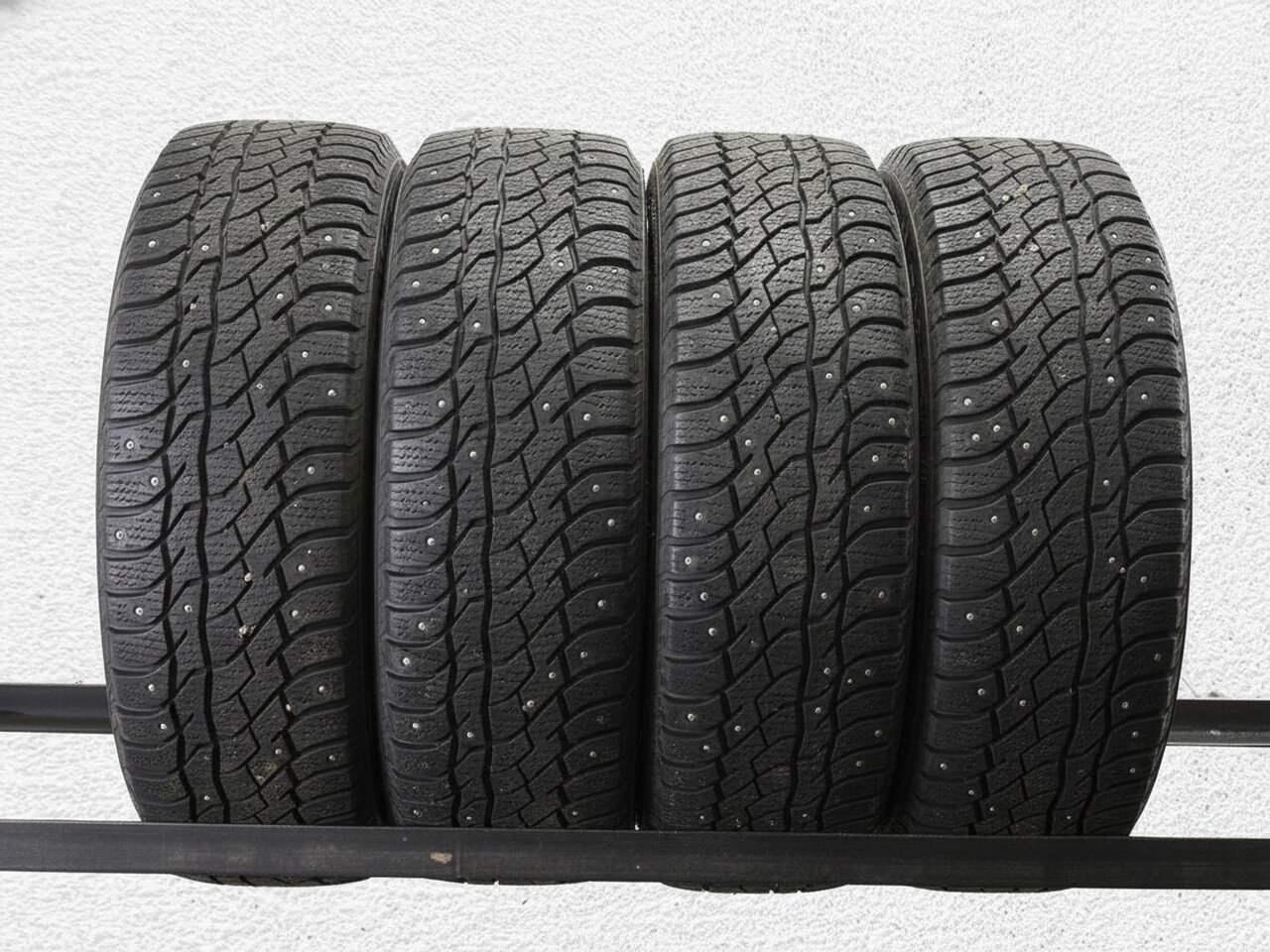 Зимние шины шипованные Viatti Bosco Nordico V-523 225/60 R17 15.0% износ PT0010579 TSB054250