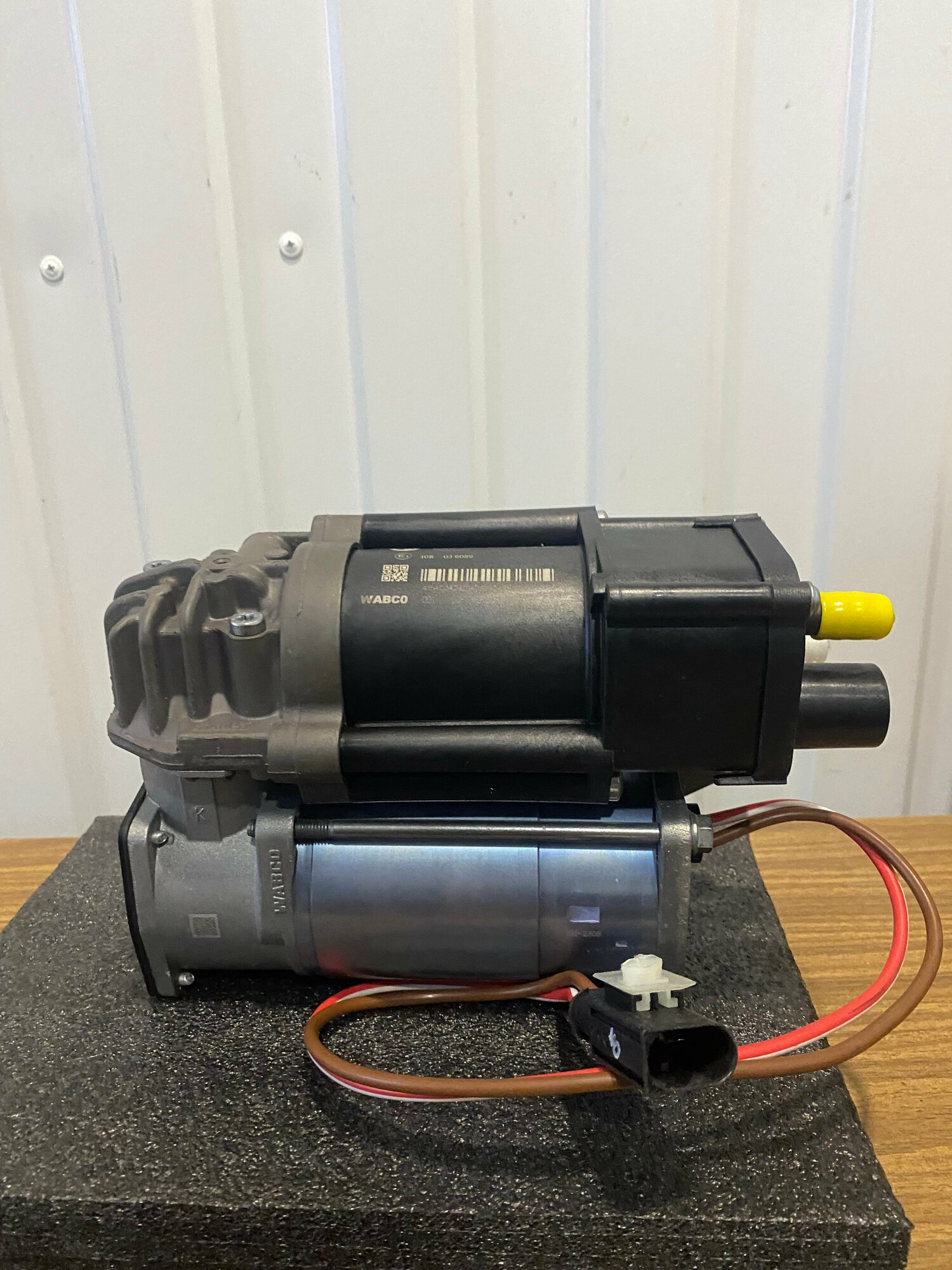 Компрессор пневмоподвески BMW 5 F10/F11 рестайлинг