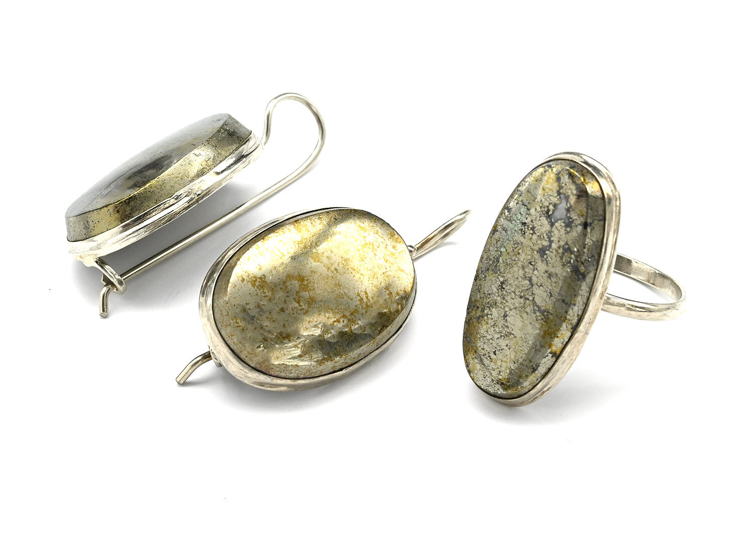 Комплект бижутерии: кольцо, серьги, пирит