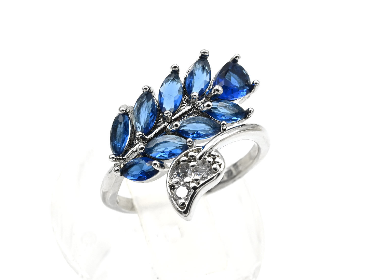 Кольцо, циркон