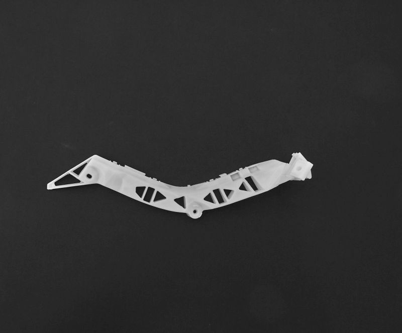 TYG MZ99012AR (BN8V502H1BMA1167100) кронштейн прав mazda: 3 sedan 03-09