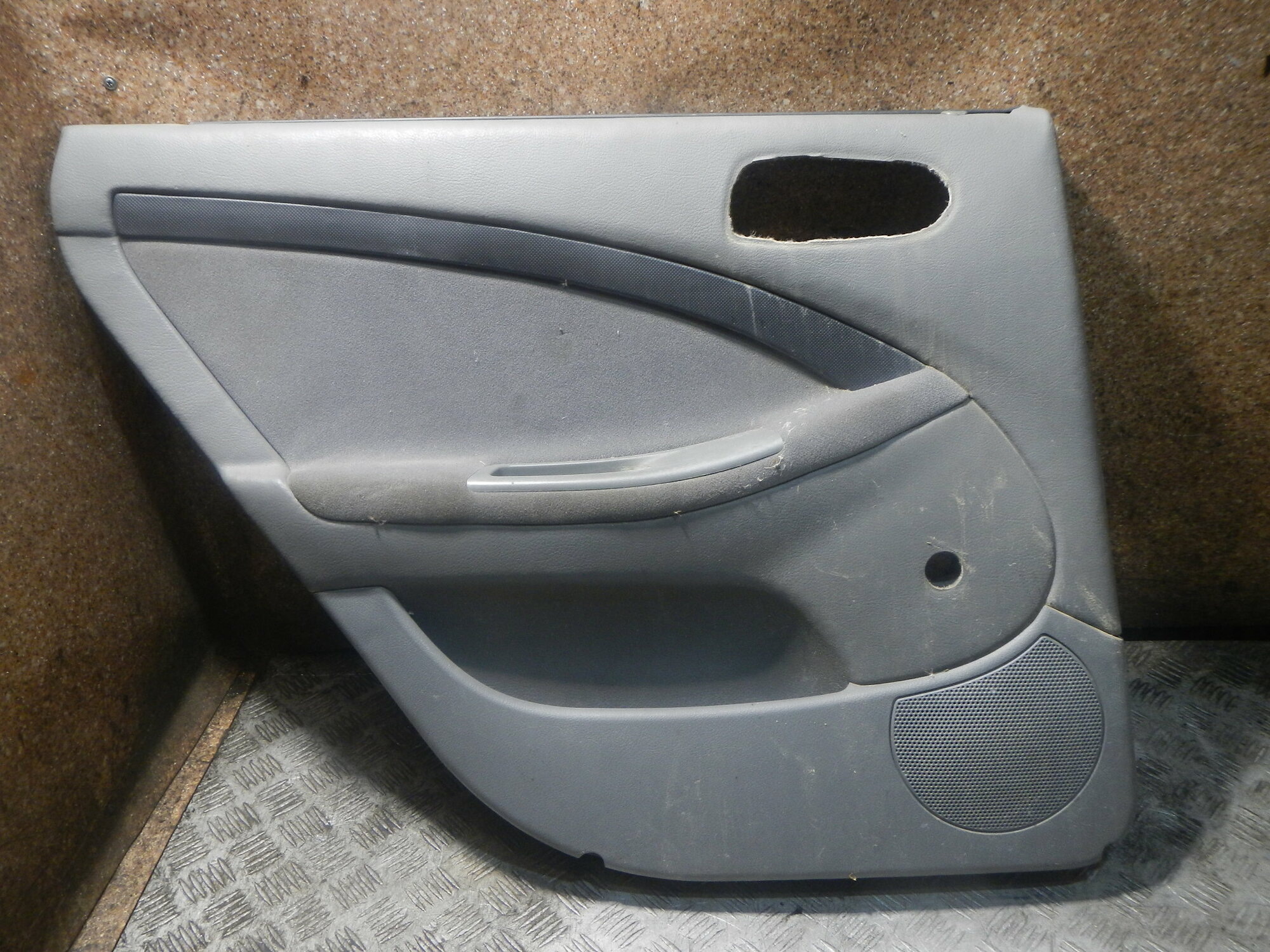 Б/У Обшивка двери задней левой, Chevrolet (Шевроле)-LACETTI (04-13) CHEVROLET LACETTI (04-13) хетч Грязная, сломано крепл...