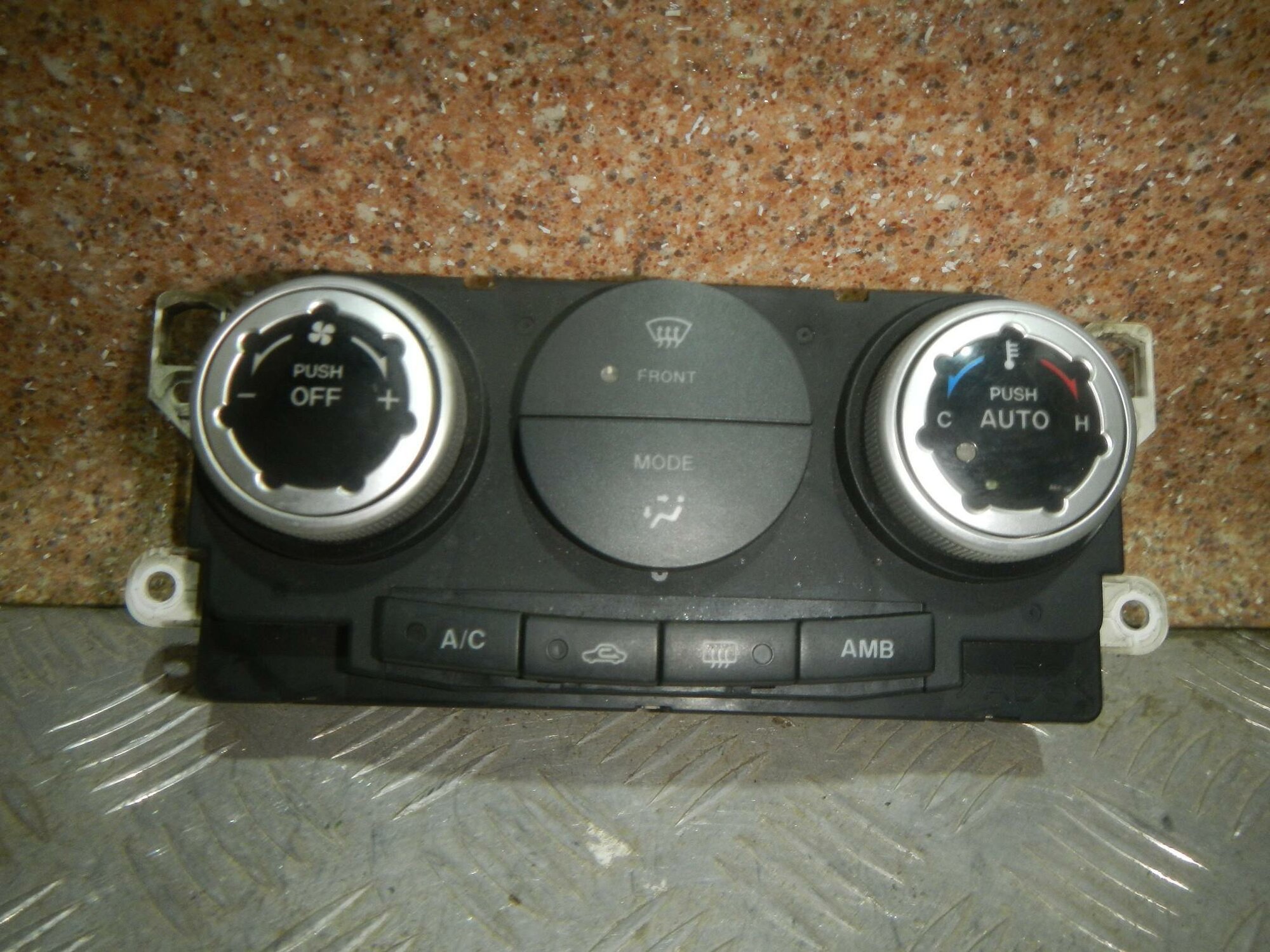 Б/У Блок управления климатической установкой, Mazda (Мазда)-CX-7 (07-) MAZDA CX-7 (07-) После пожара,в копоти. 358106 MA...