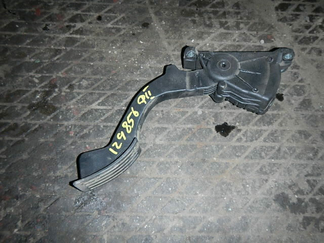 Б/У Педаль газа, Ford (Форд)-FOCUS 2 (05-08) FORD FOCUS 2 (05-08) с разбора универсал целая 129856 FORD арт. 1544429