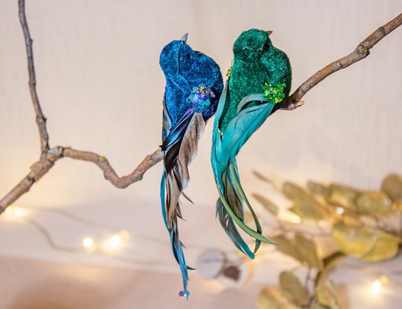 Декоративные птички гламурная парочка на клипсе, перо, синяя и зеленая, 17 см, 2 шт, Koopman International HC4503710-3