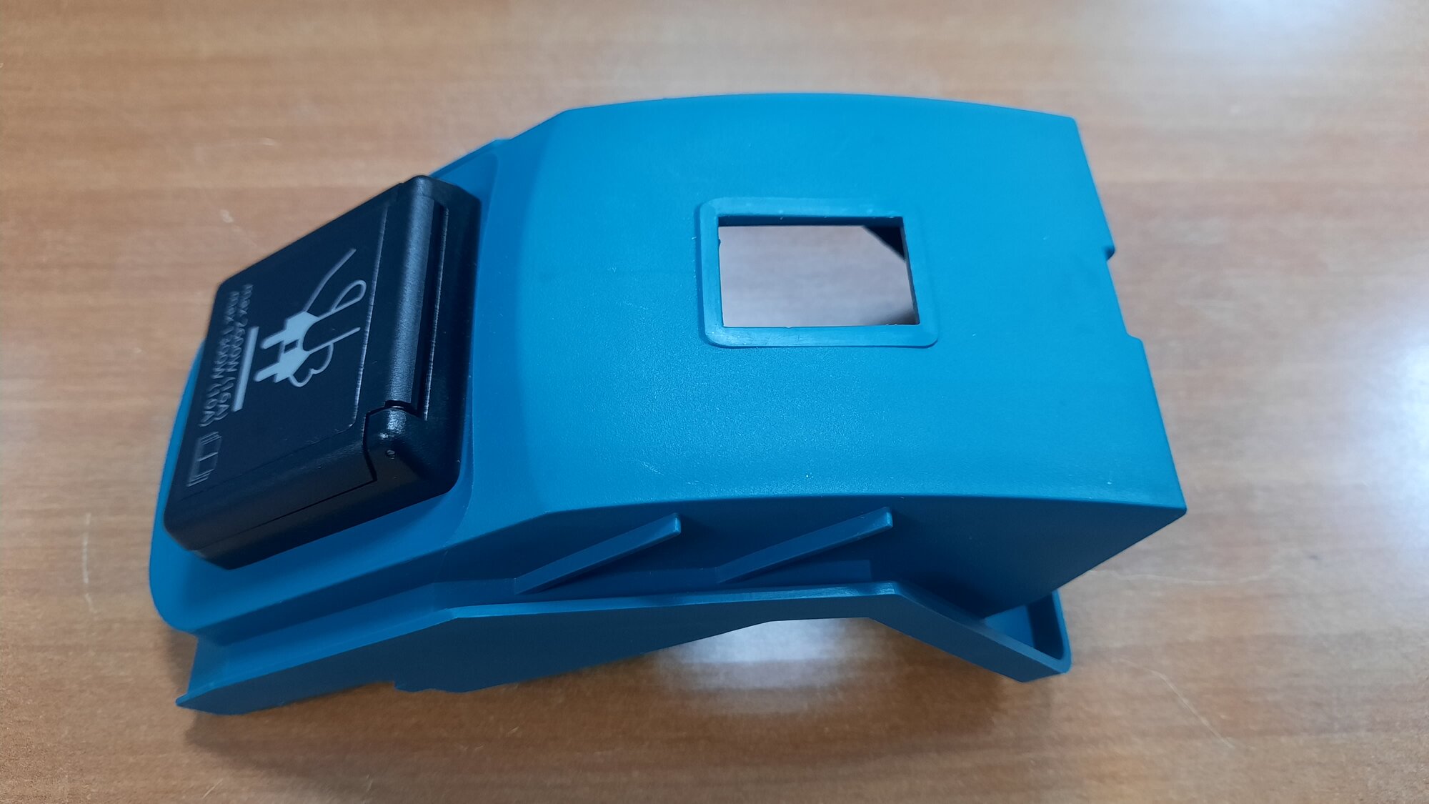 Крышка (пластина) корпуса пылесоса Makita VC2512L W107411997 оригинал