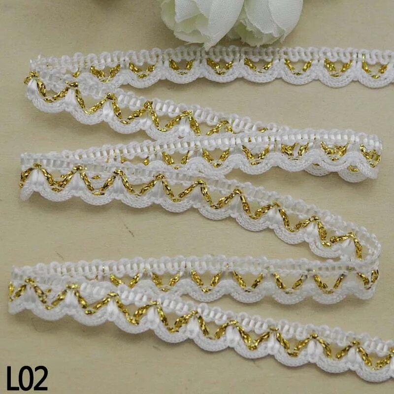 Кружевная лента белая с золотом, 5 м, LC024
