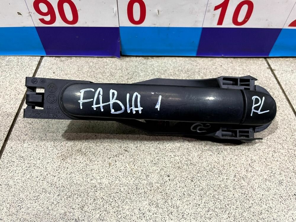 Ручка двери задней наружная левая Skoda Fabia