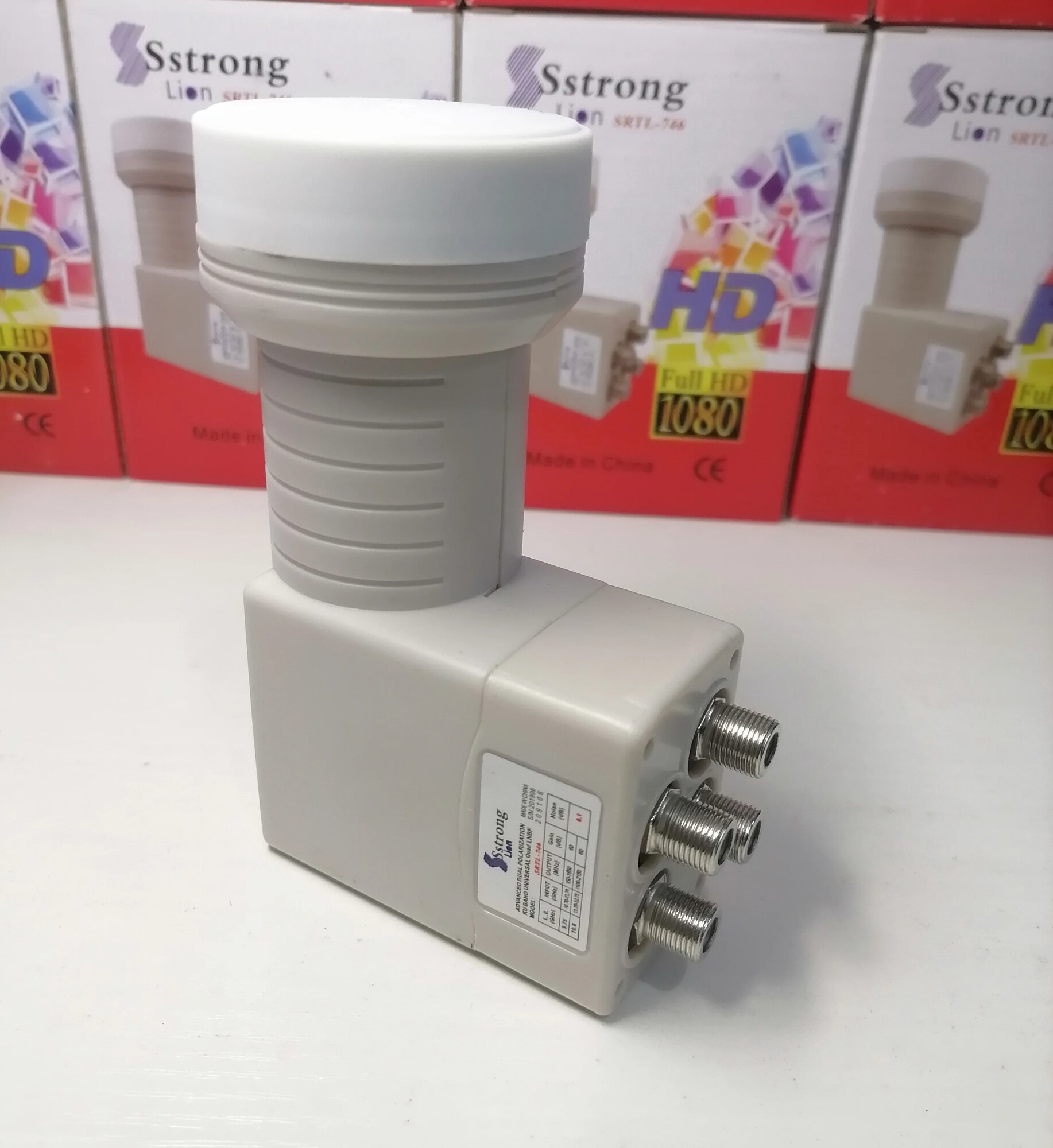 YSTSAT Универсальный спутниковый конвертер LNB Ku Band Quad SRT L746