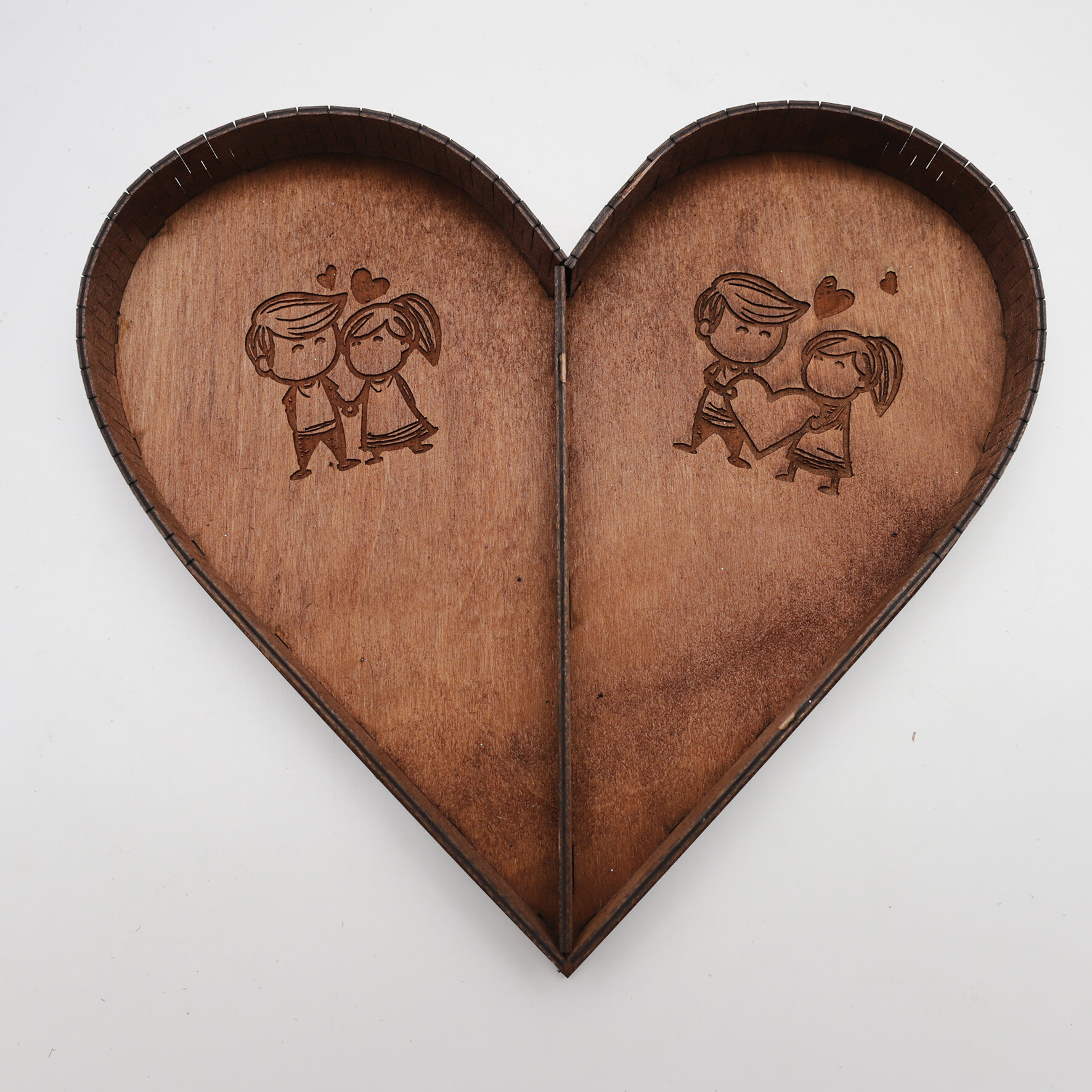 Менажница для орехов, сухофруктов или конфет с гравировкой, в форме сердца