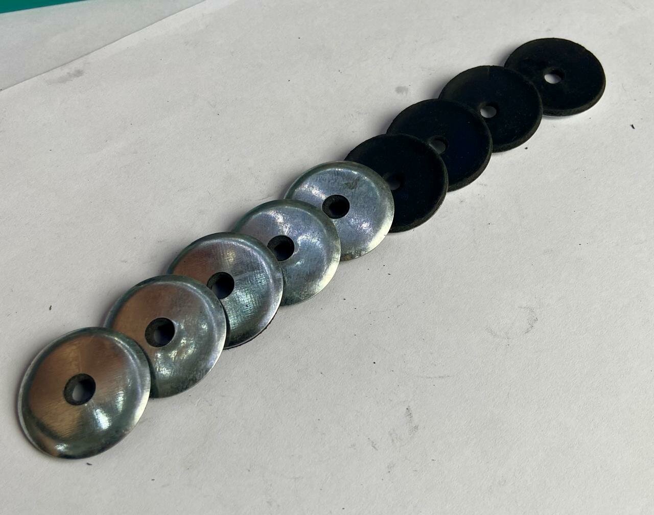 Шайба сталь-прорезиненная для крепления диаметр: 30х7х2 мм. 10 штук.