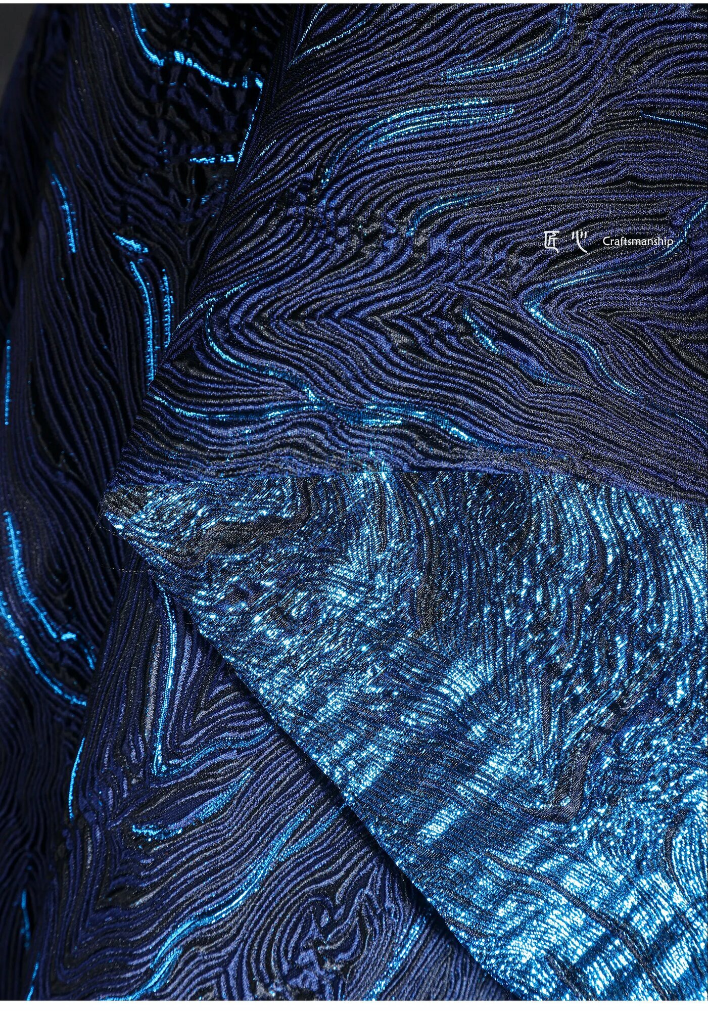 Синяя парча с золотой нитью 0,5 м 03