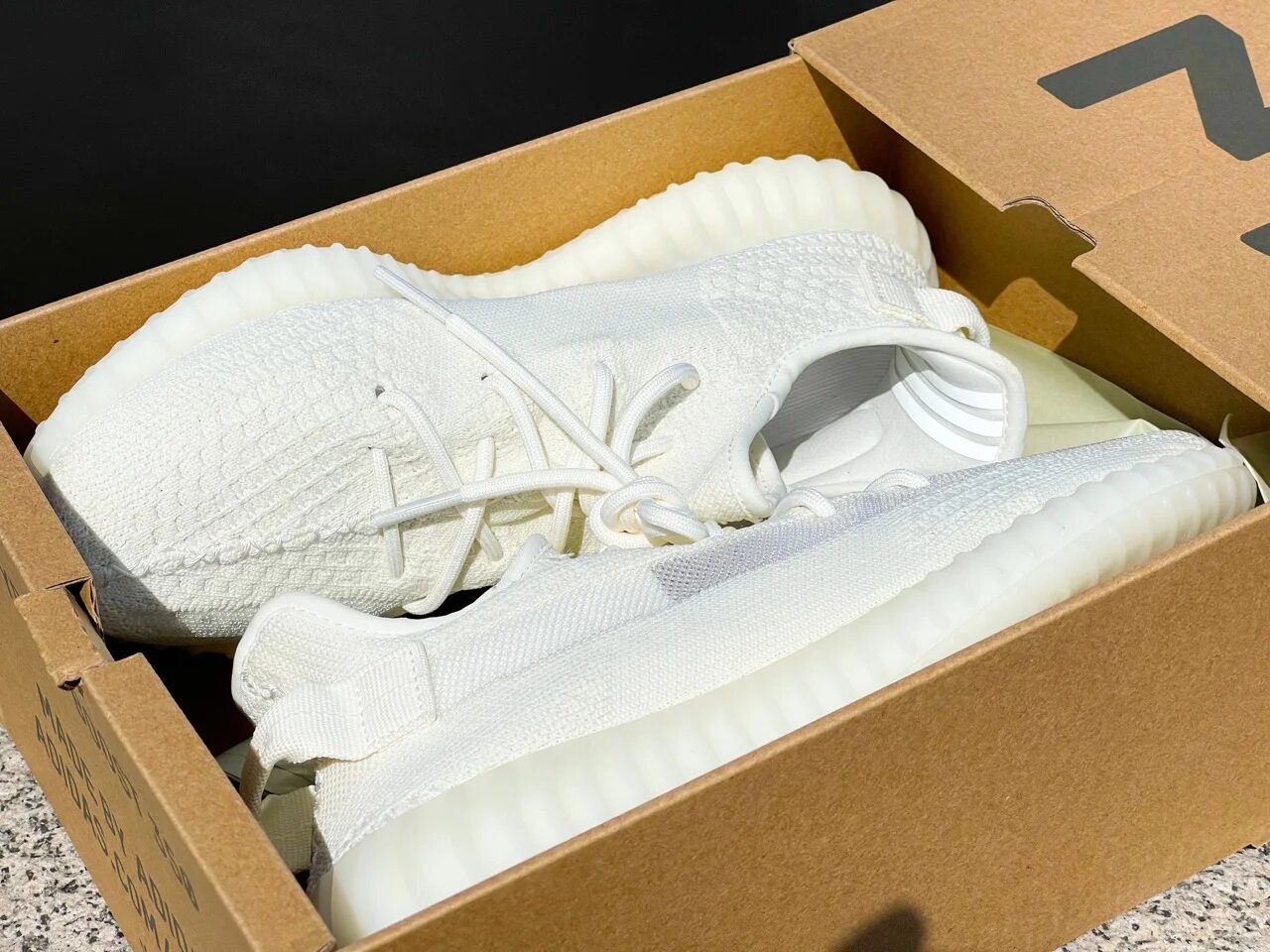 Кроссовки ADIDAS YEEZY BOOST 350 V2 "Bone", размер 35 RU, Bone/White — фото 1
