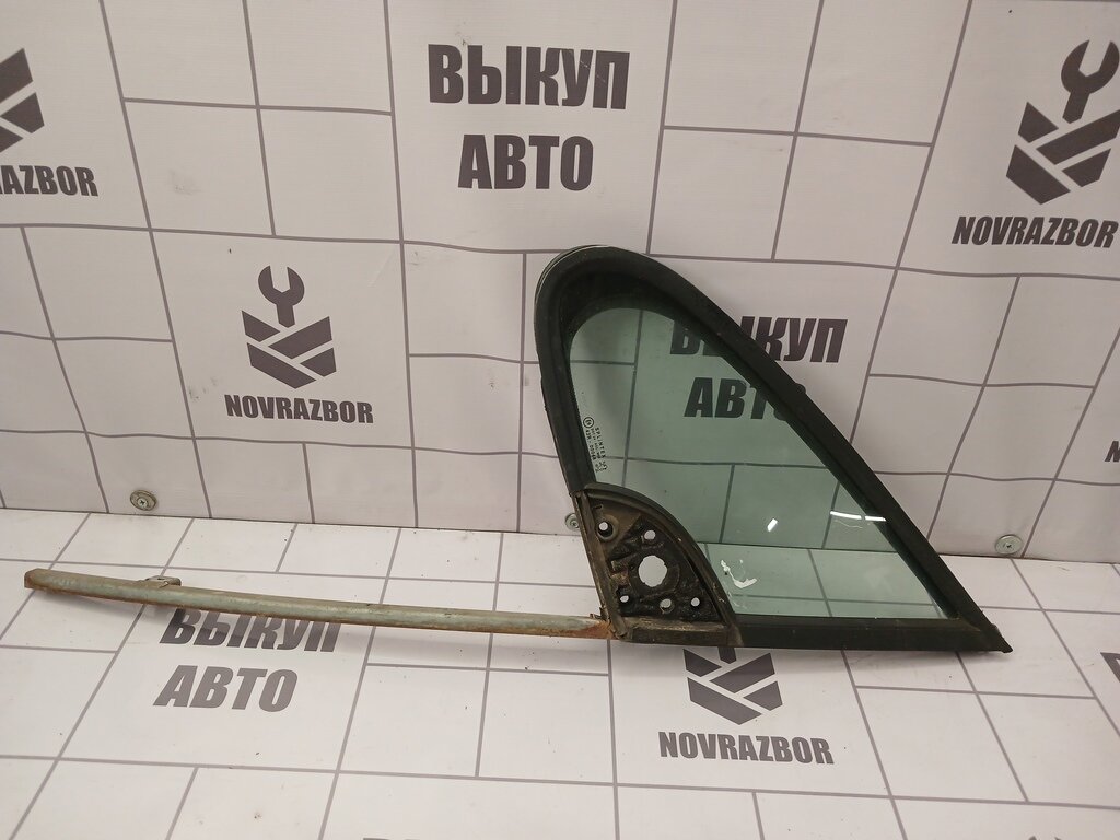 Стекло двери передней левой (форточка) Peugeot 307 2001-2008