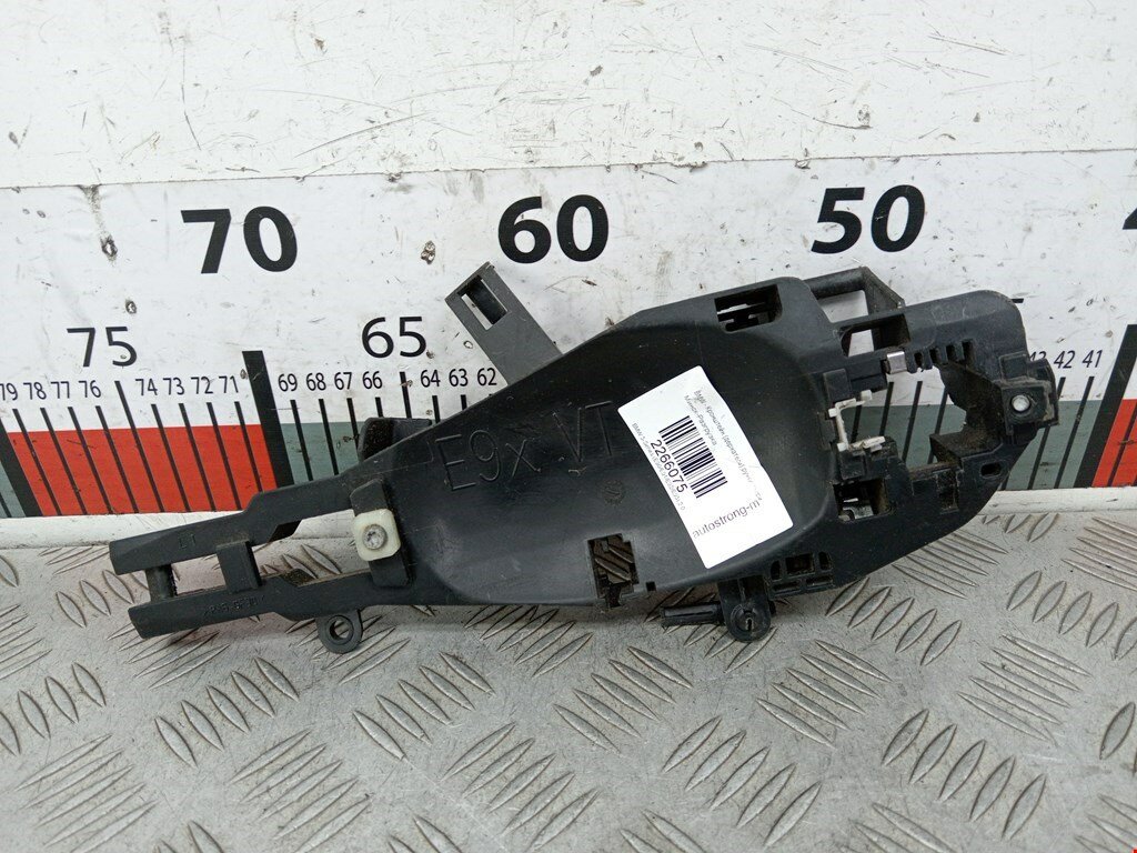 Кронштейн (держатель) ручки двери BMW 3-Series (E90/E91/E92/E93) 51227199839 арт. 2266075