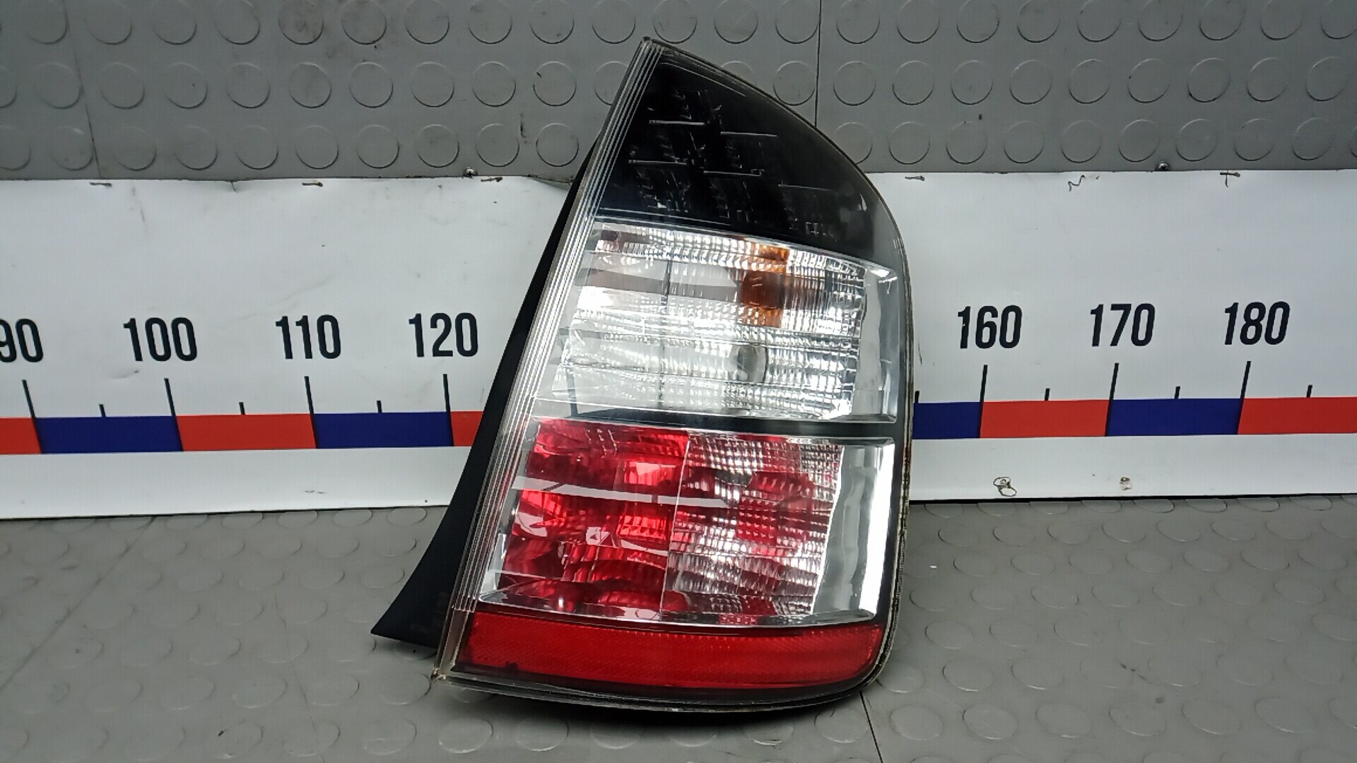 Фонарь задний правый TOYOTA PRIUS XW20