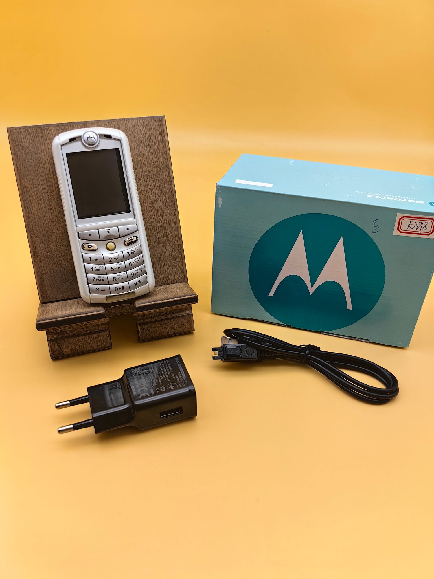 Мобильный кнопочный телефон Motorola E398, Белый