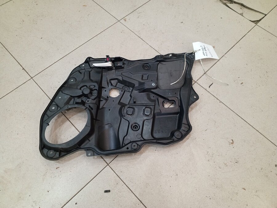 Панель двери передней правой от Mazda 3 bk 2003-2009