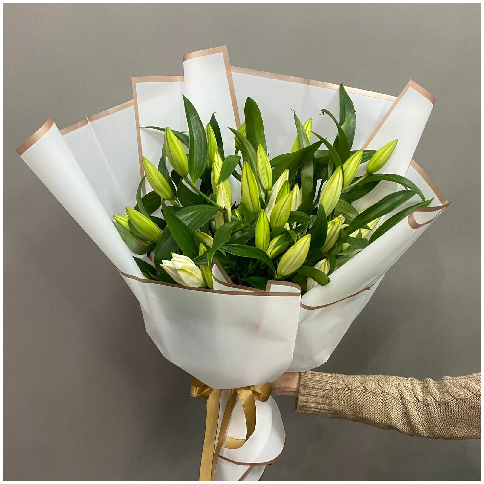 Букет из 9 белых лилий