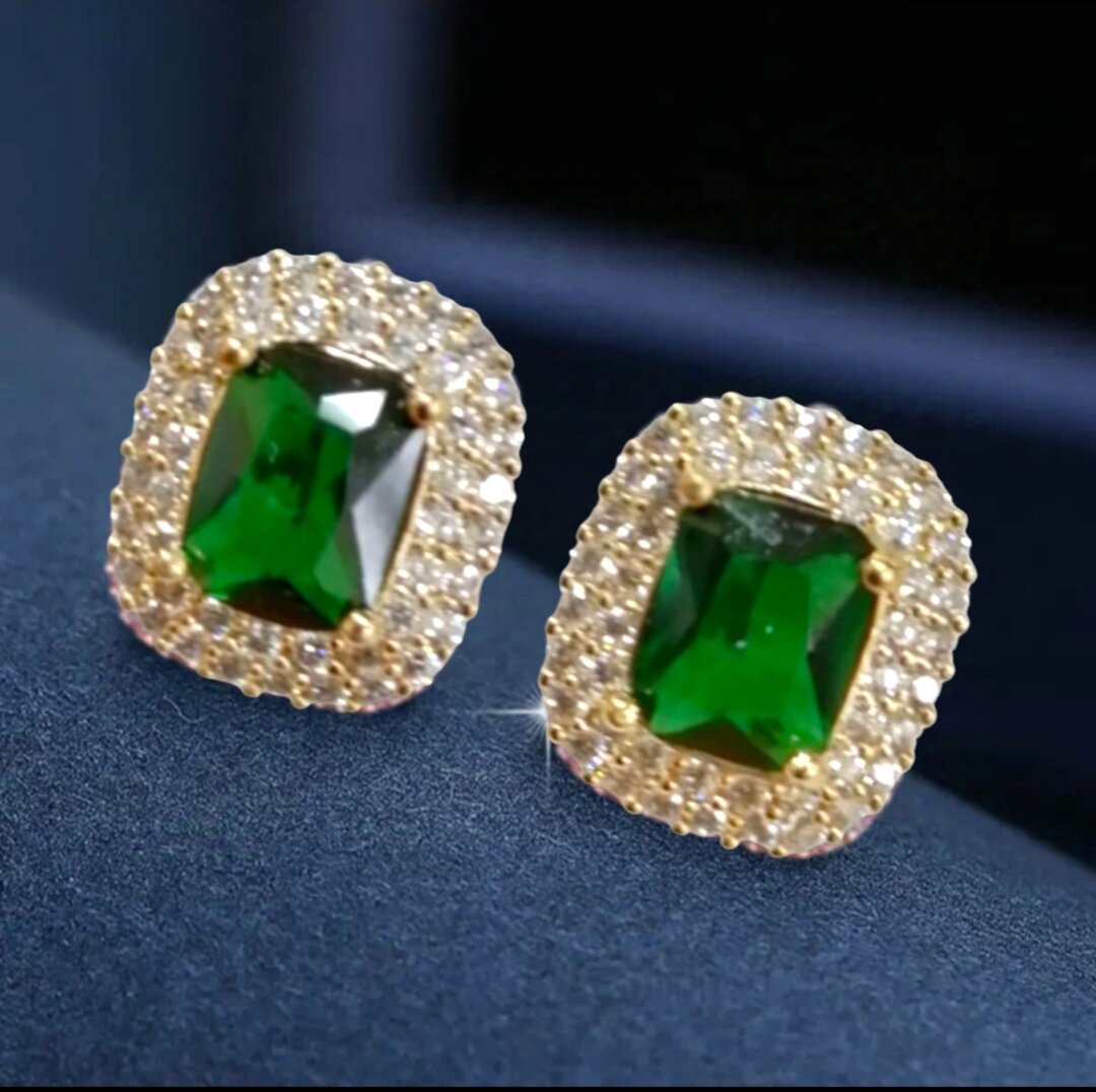 Серьги пусеты, искусственный камень