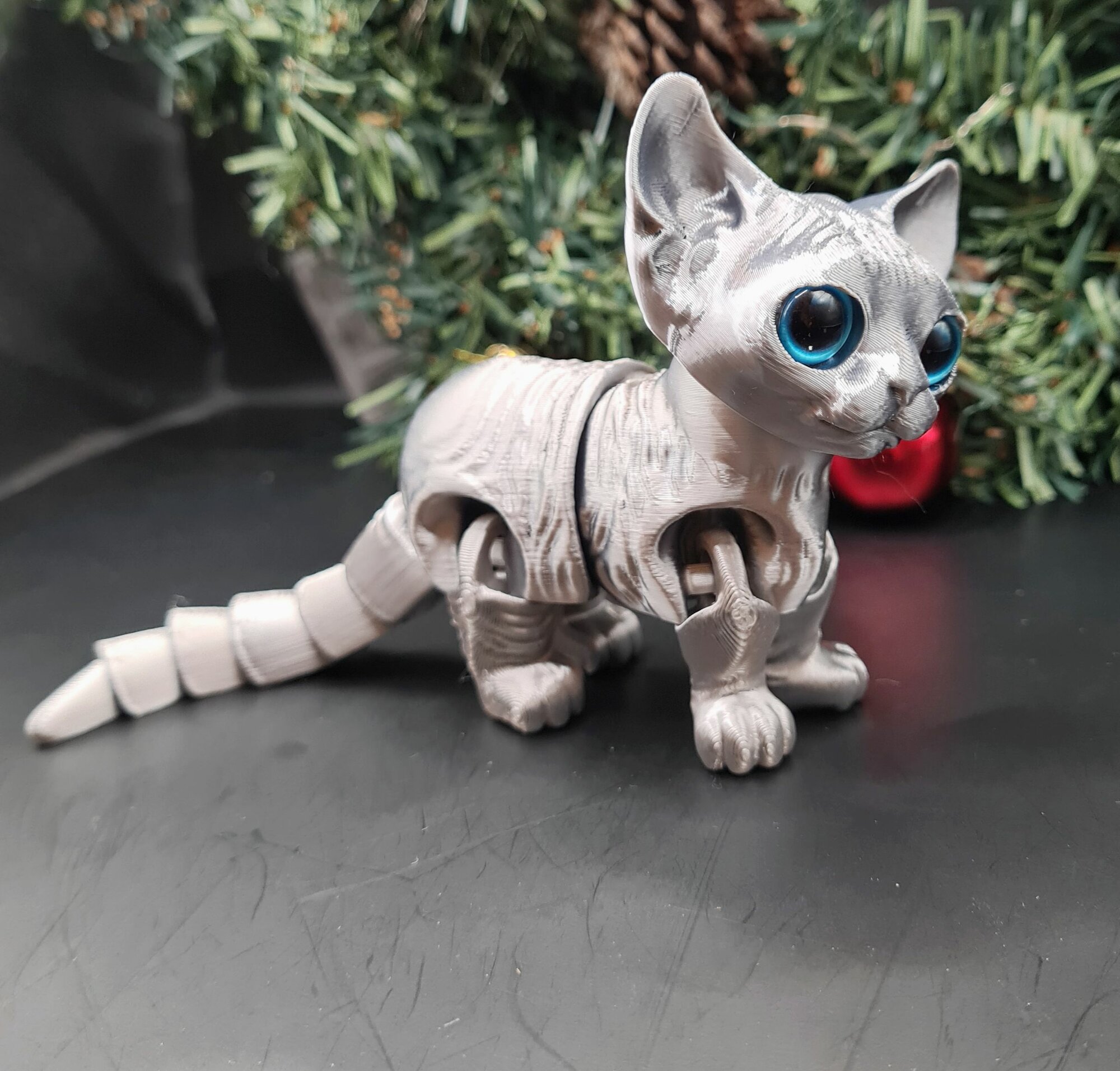 Котик "большеглазик", игрушка антистресс. Серебристый шелк с синим оттенком глаз.