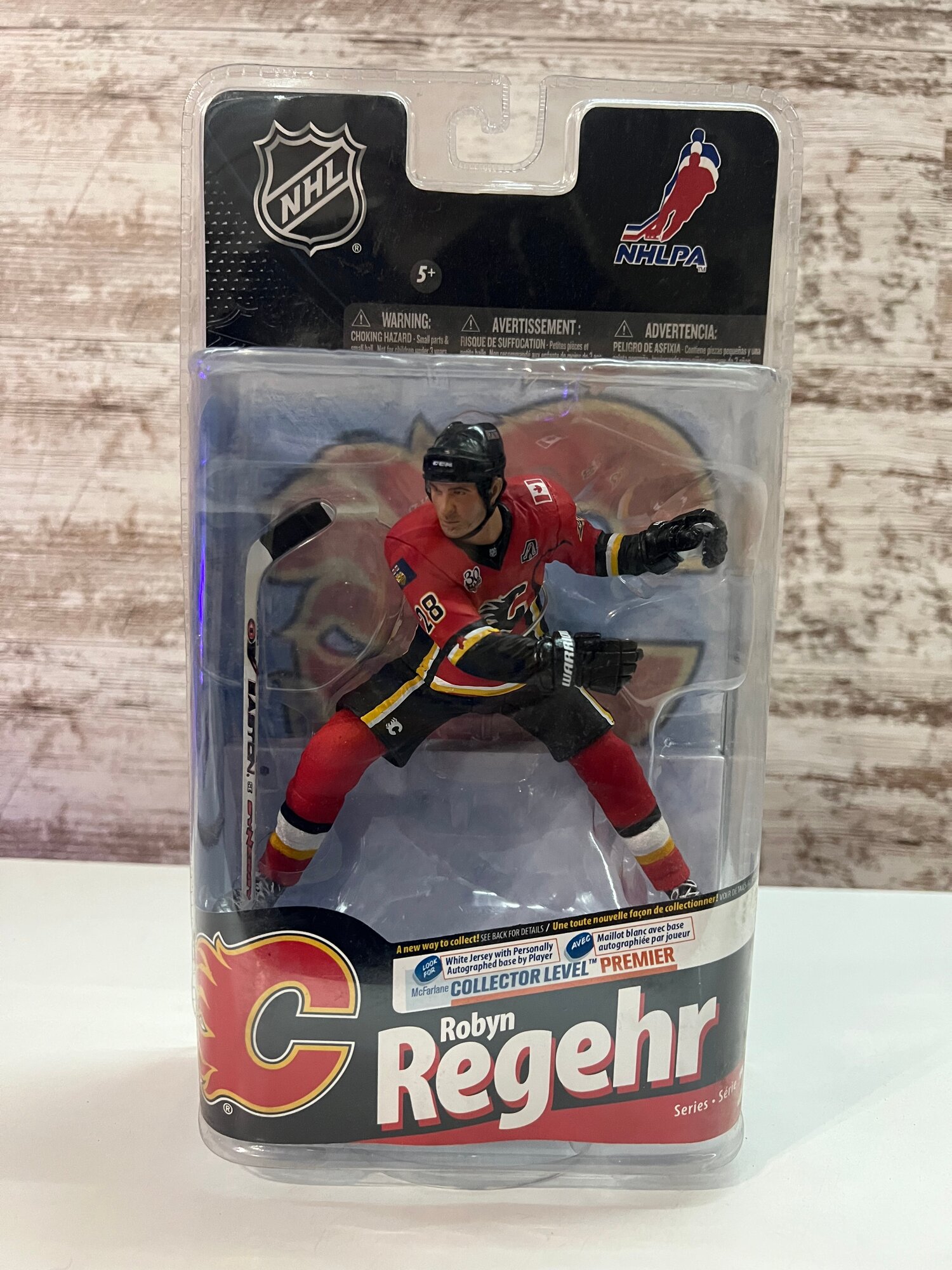 Фигурка Хоккеиста Робин Регир, Robyn Regehr, 18 см, NHL, 2010 года выпуска, от McFarlane toys