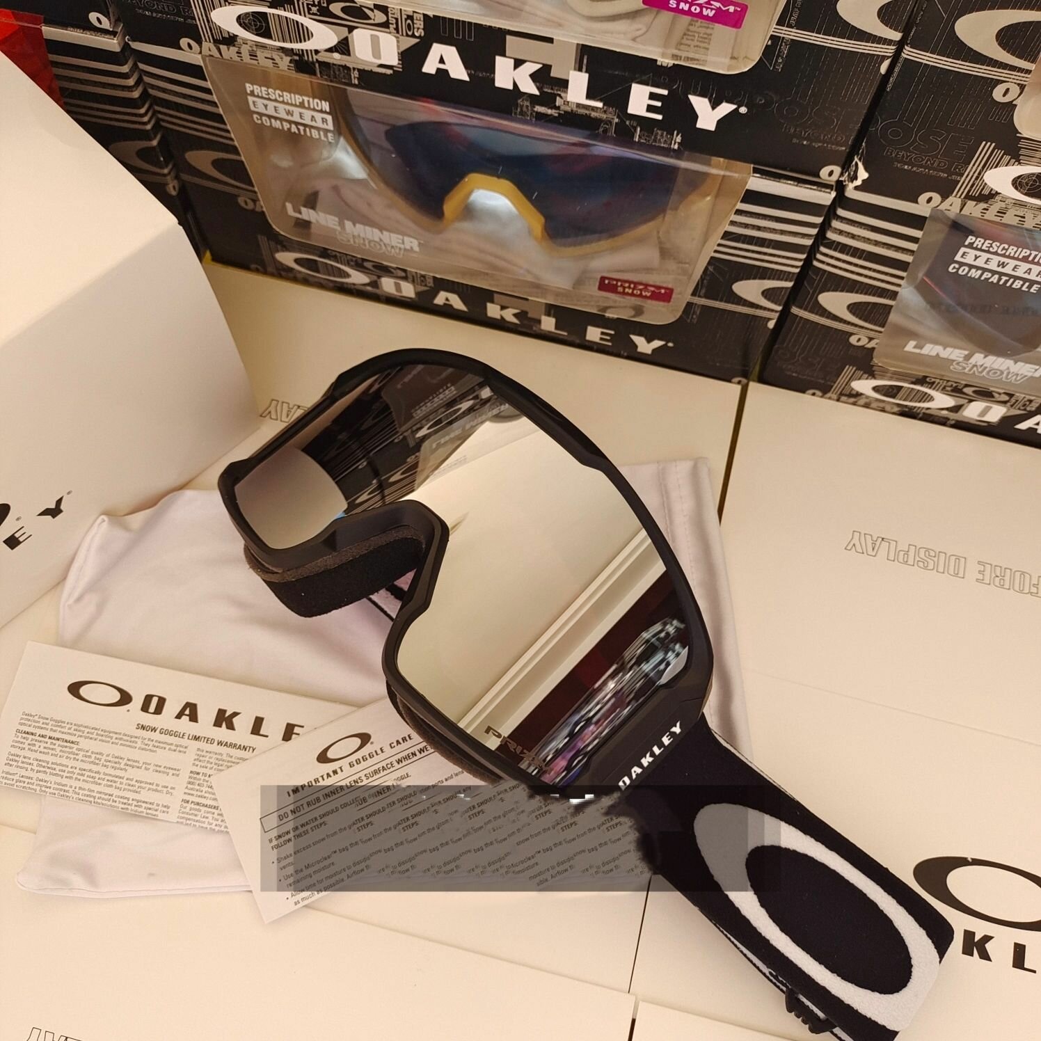 Маска горнолыжная OAKLEY LINE MINER, Черная оправа с серебряными зеркальными линзами