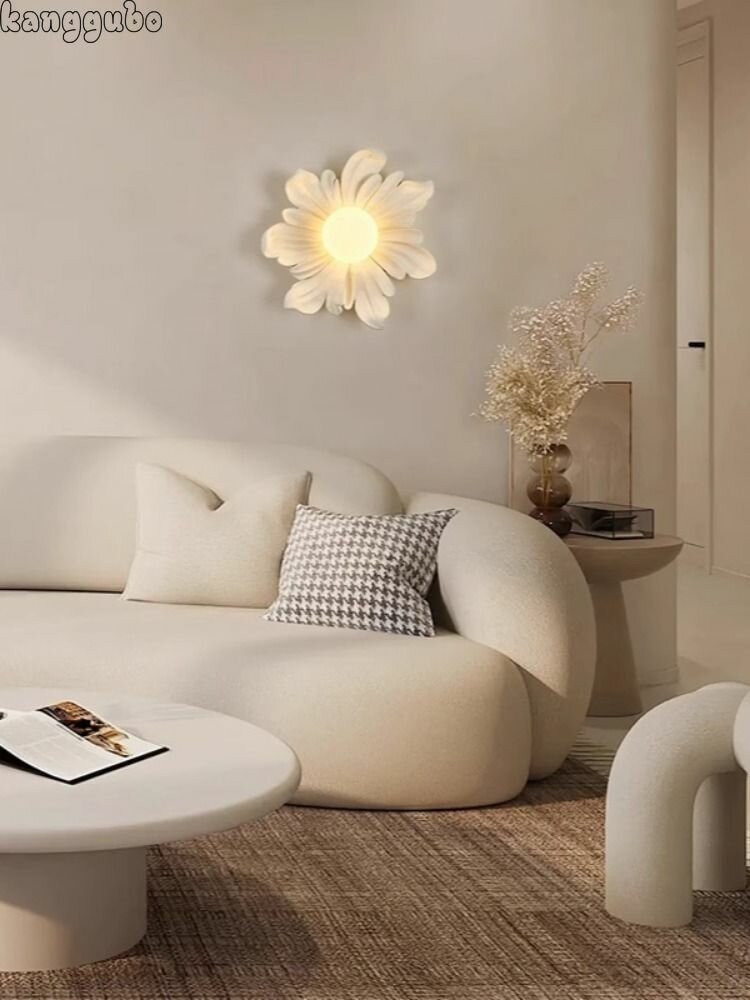 Настенный светильник в виде цветка из смолы