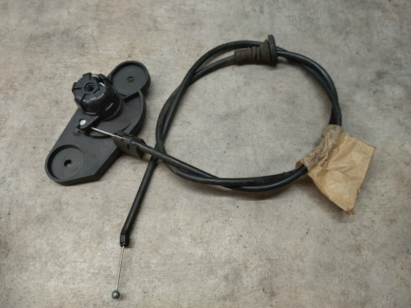 Трос замка капота с кронштейном, BMW E63, 7184451