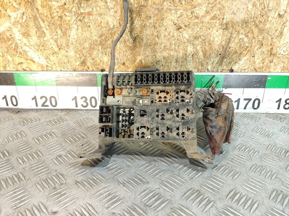 Блок предохранителей моторный ISUZU Rodeo 1989-1997 71242285