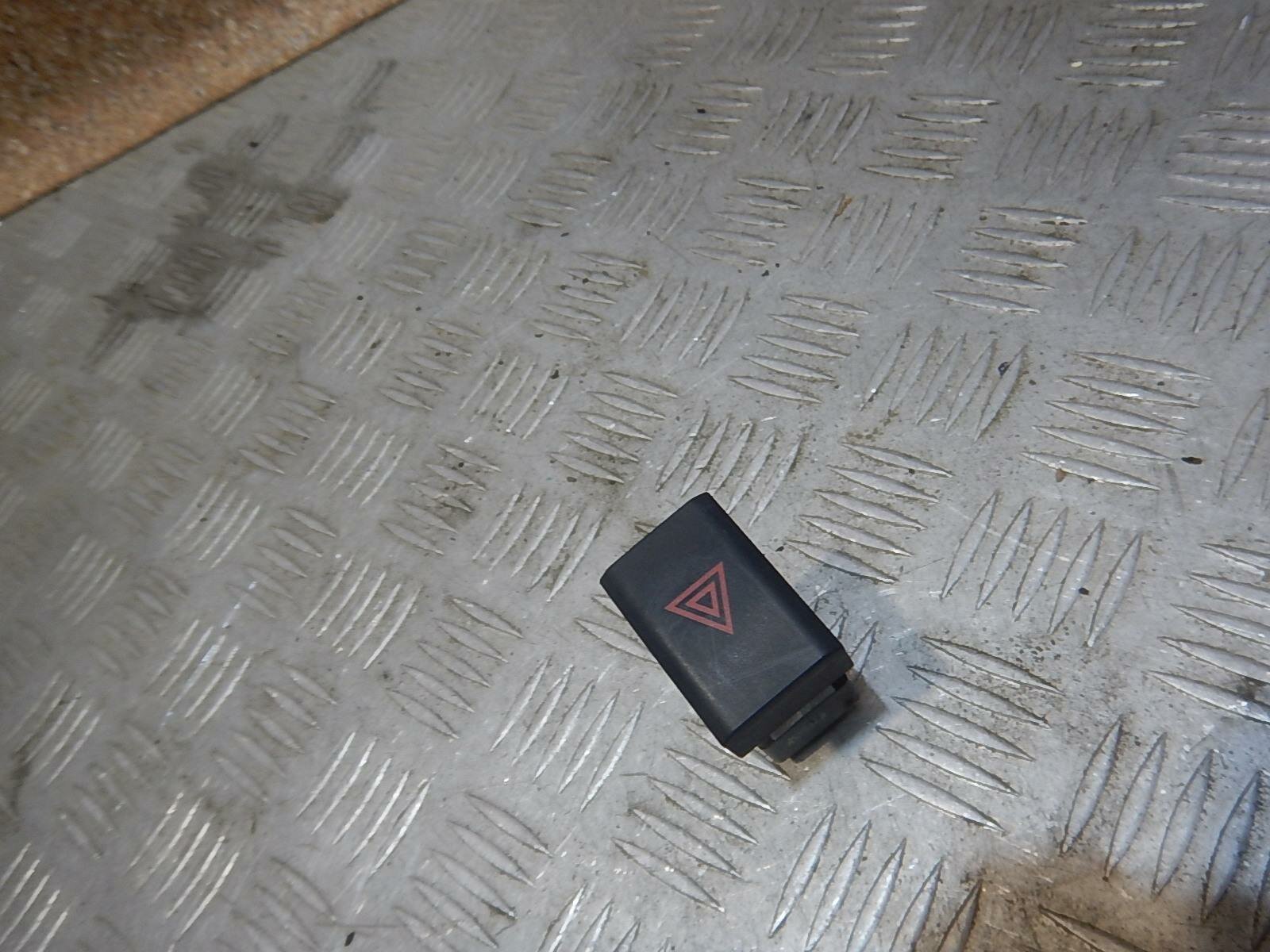 Б/У Кнопка аварийной сигнализации, Datsun (Датсун)-ON-DO (14-) Datsun on-DO (14-) Без видимых повреждений. 455522 DATSUN...