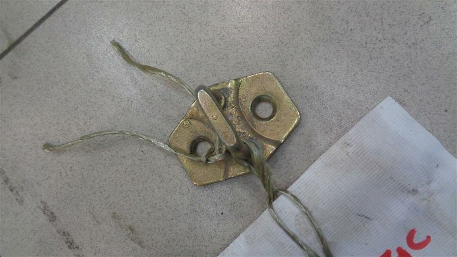 Ответная часть замка двери от Dodge Stratus 2000-2006