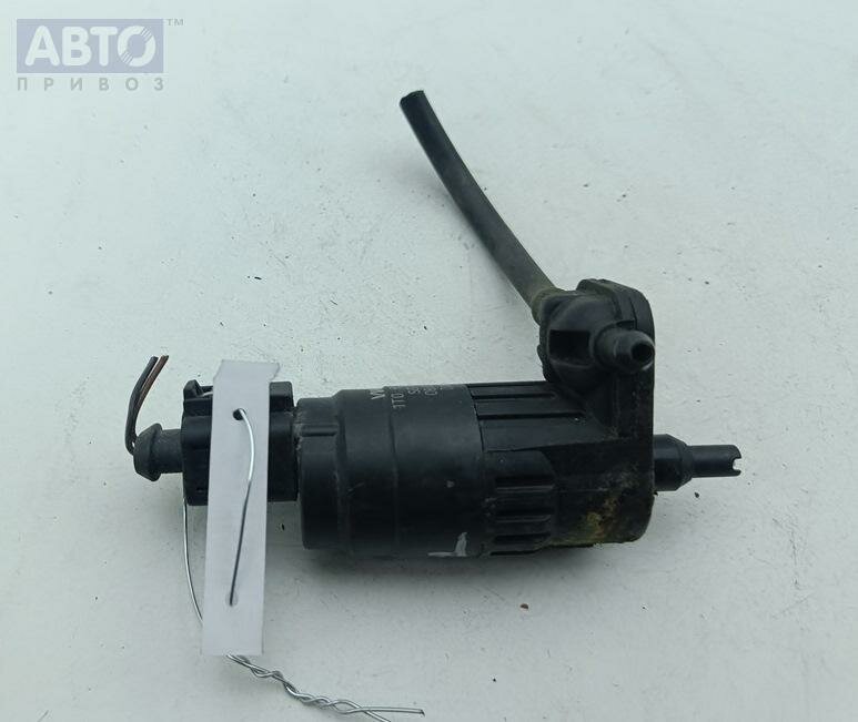 Насос (моторчик) омывателя стекла Volkswagen Passat B5