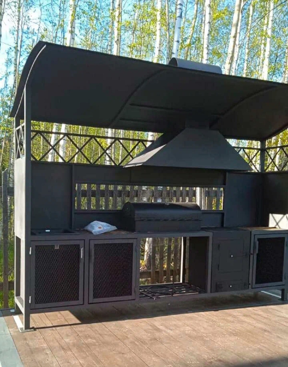 Мангальный комплекс "MAKSIMUS", с печью, вытяжкой, крышей, полками, 10 пазов, высота 230 см