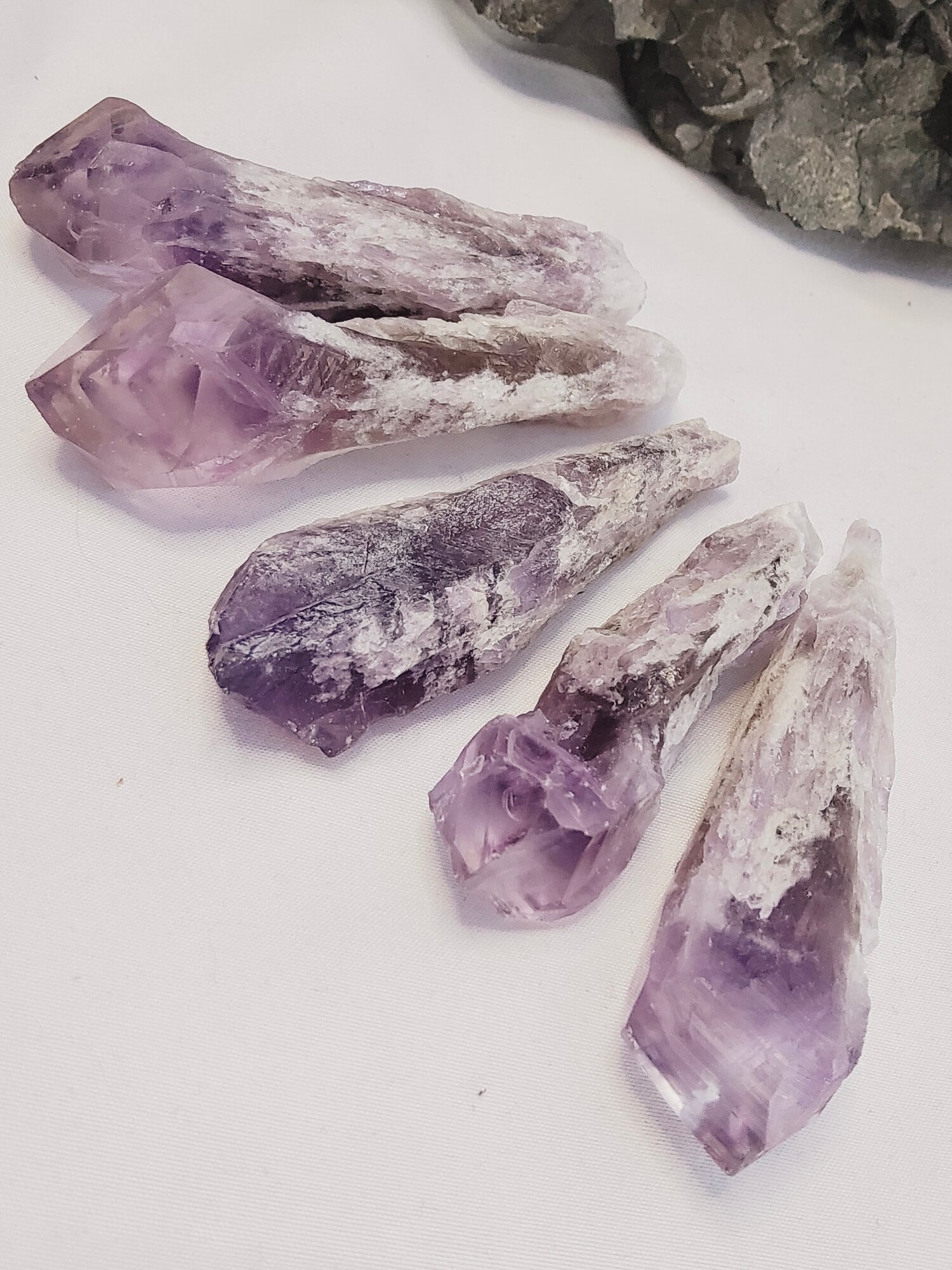 Аметист кристалл натуральный. Образец для коллекций. Размер средний (m)