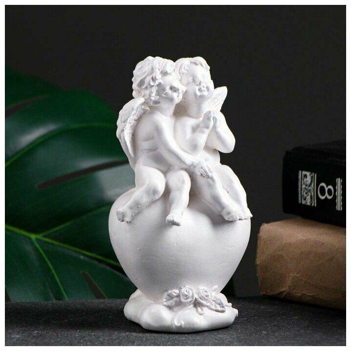 Фигурка гипс Ангелы на сердце , перламутровый, 14 8 6 см