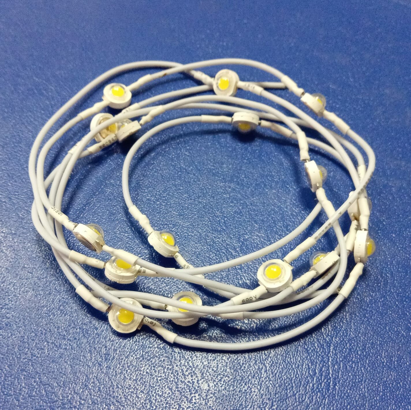 2 штуки Светодиод 1W белый NW 8 штук на проводе 3,2-3,4V