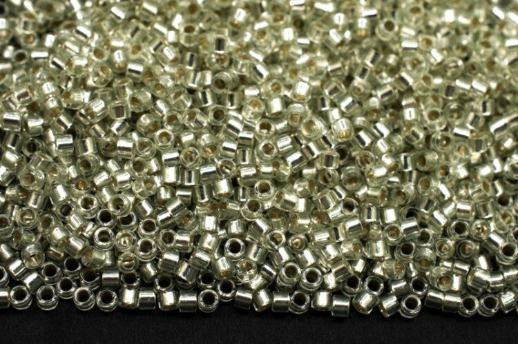Бисер японский MIYUKI Delica цилиндр 11/0 DB-1431 бледный зеленый мох, серебряная линия внутри, 5 грамм