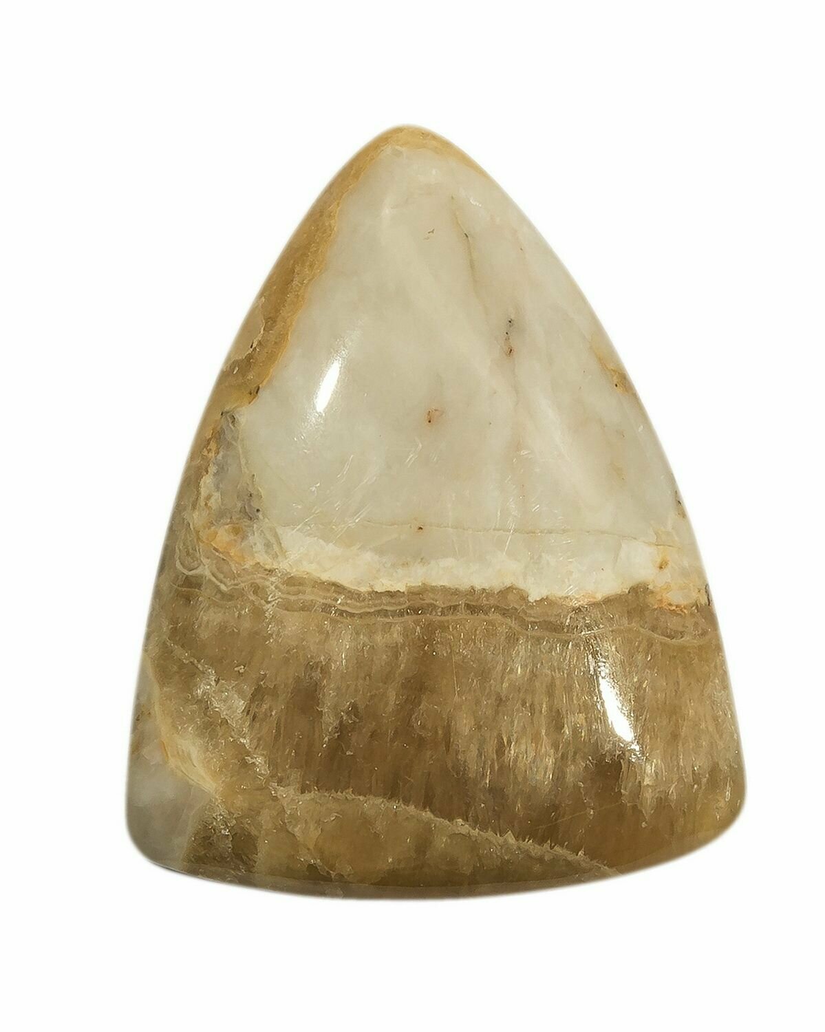 Кабошон из Оникса размером 42х33х7 мм.