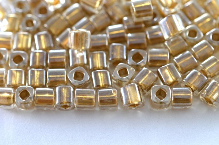 Бисер японский TOHO Cube кубический 4мм #0989 хрусталь, золотая линия внутри, 5 грамм