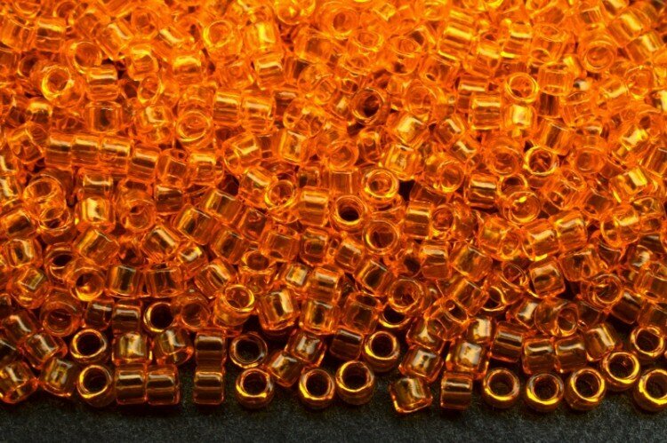 Бисер японский TOHO Treasure цилиндрический 11/0 #0010 светлый гиацинт, прозрачный, 5 грамм