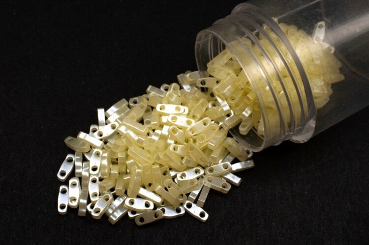 Бисер японский MIYUKI Quarter TILA #0513 кремовый, цейлон, 5 грамм