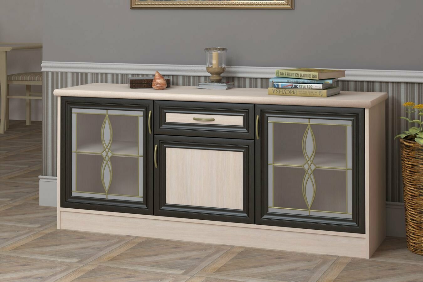 Комод Ричард 1.3 со стеклом 160х42х70 дуб млечный, рамка резная в цвете венге цаво, витраж №3