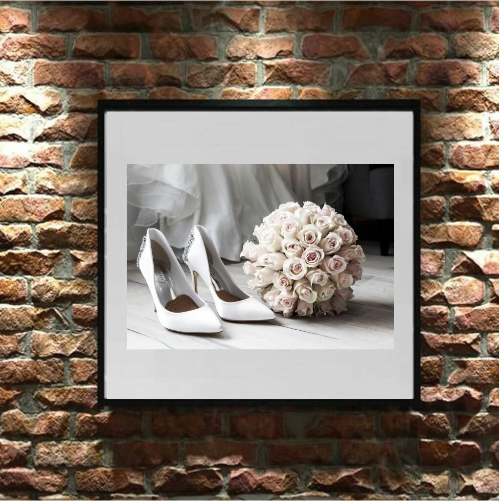 Плакат "Туфли и букет цветов на полу" Cool Eshe из коллекции "Интерьеры на любой вкус", плакат на стену А4 (29,7 х 21 см)