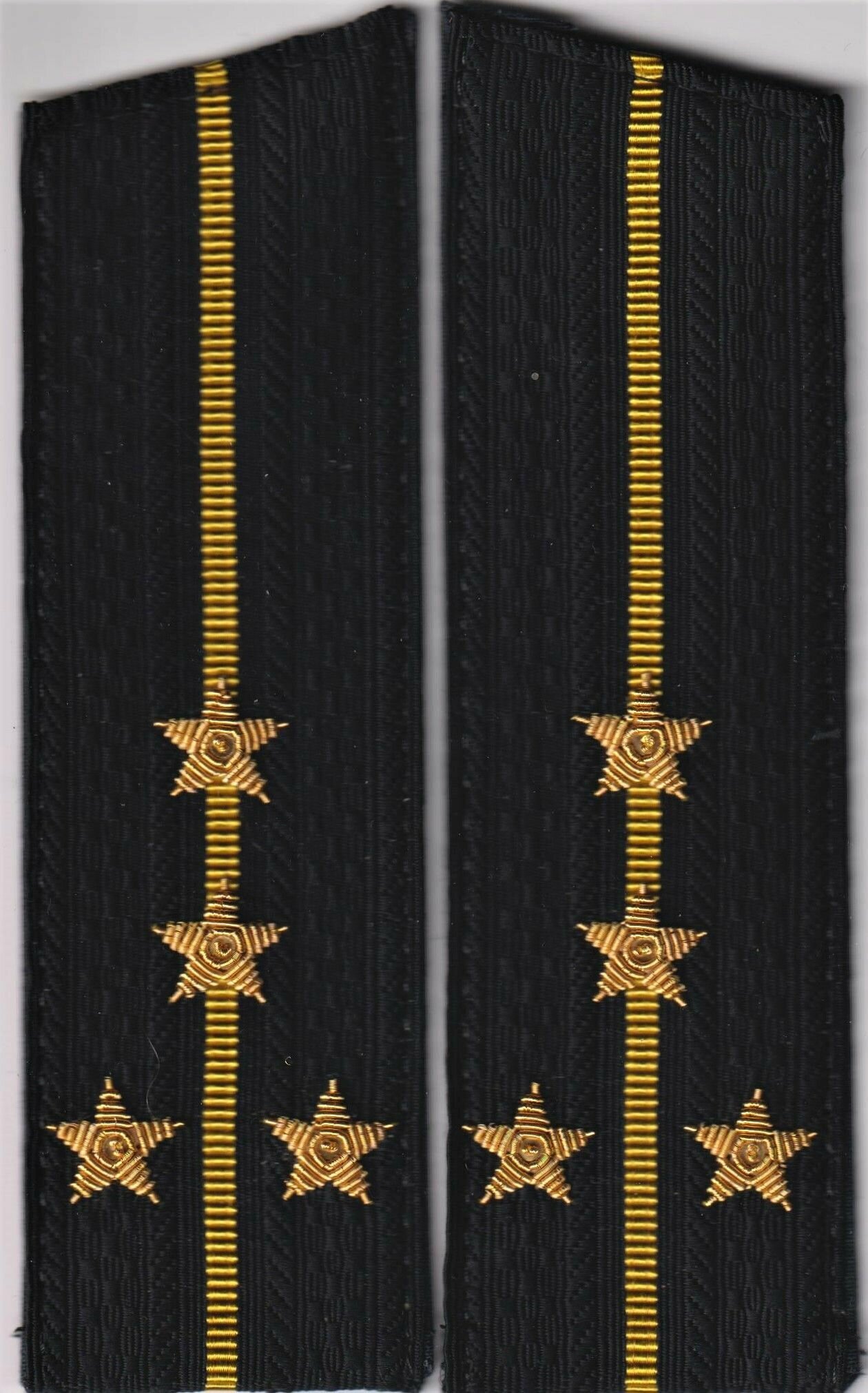 Погоны ВМФ чёрные с жёлтым просветом ( со скосом), капитан - лейтенант