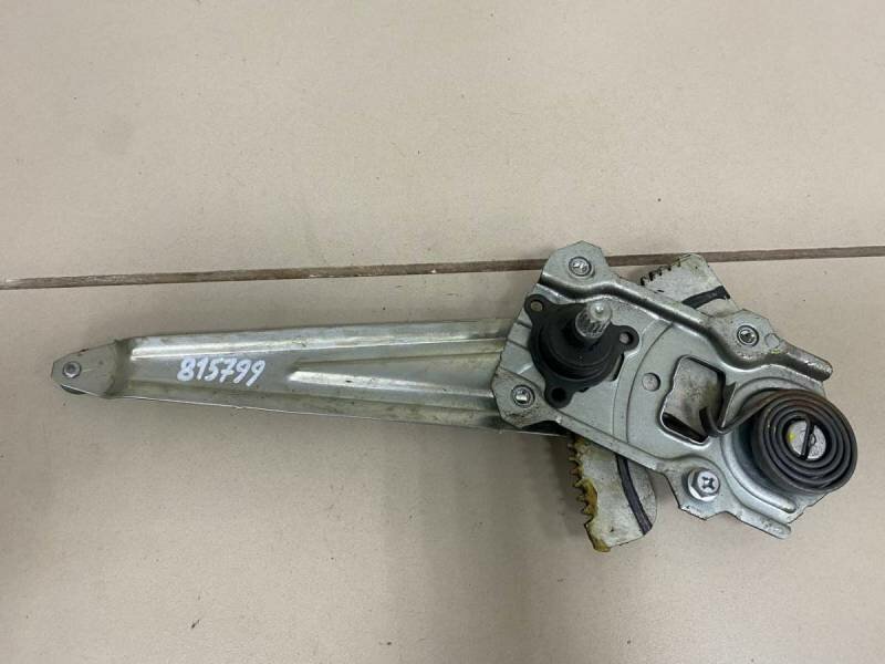 Стеклоподъемник механ. задний правый Suzuki Swift 2004-2010 кат.номер: 8351062J00