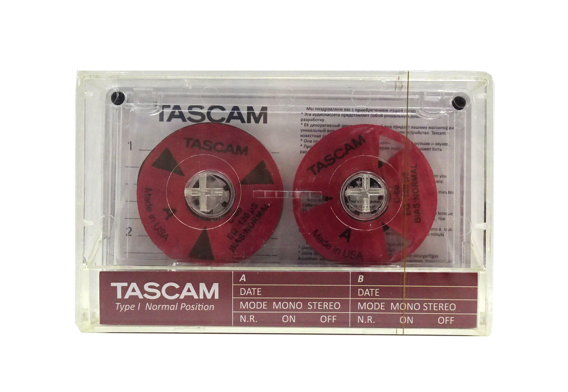 Аудиокассета "TASCAM" с боббинками цвета красный металлик