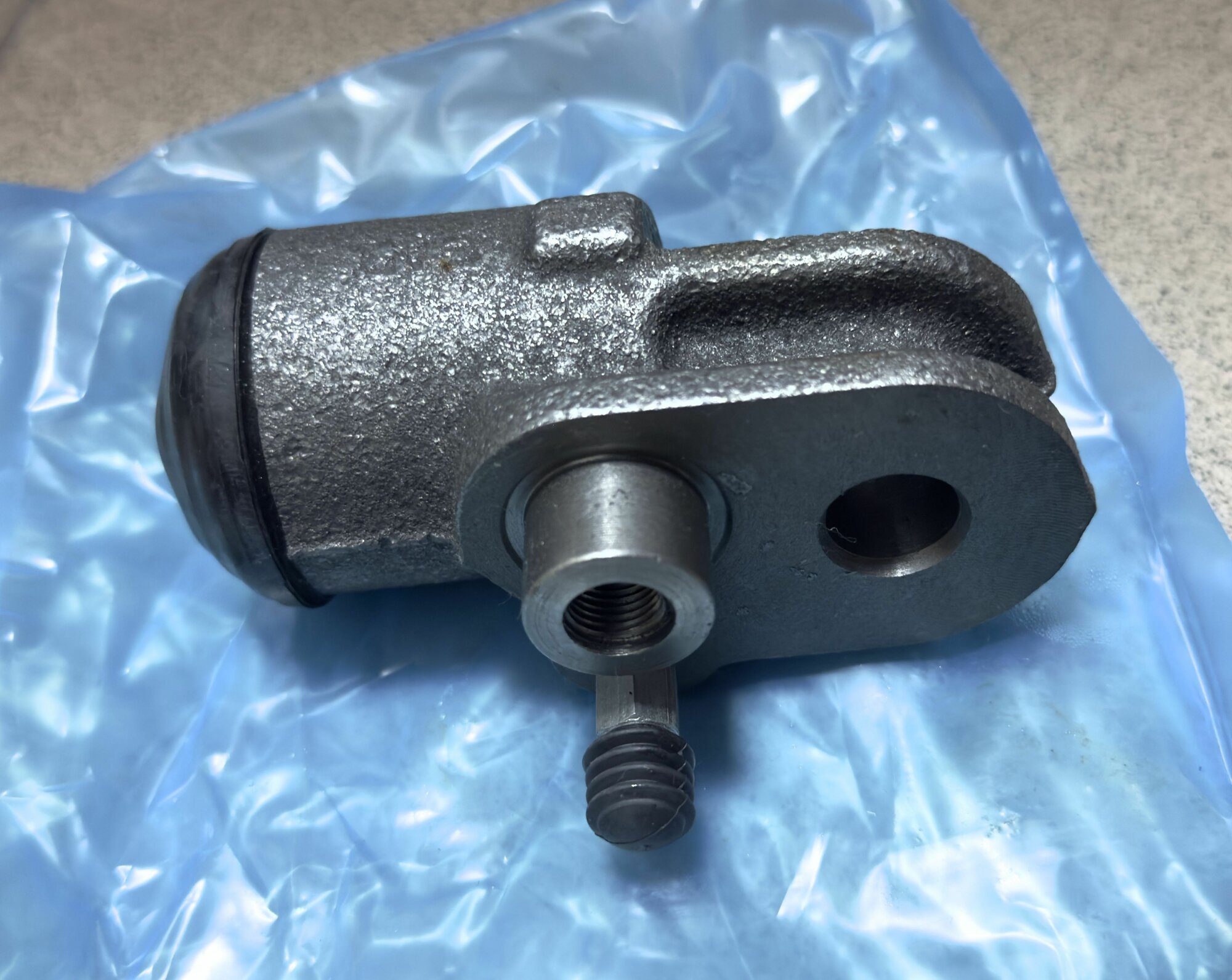 Цилиндр тормозной передний ГАЗ-3308, 66 правый