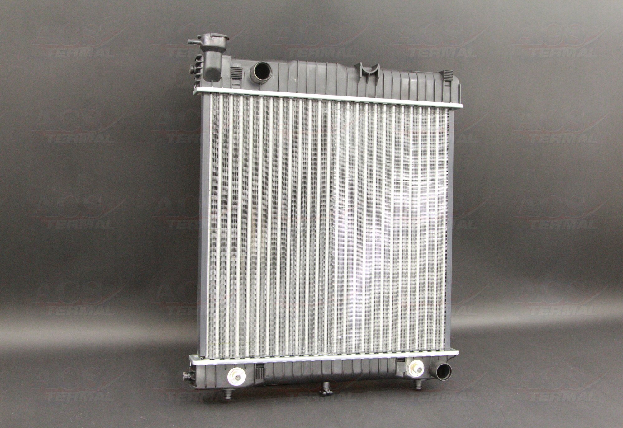 512632 Радиатор охлаждения для МВ 207 209 309 310 407 409 410 2.4D-3.0D (77-95) AT